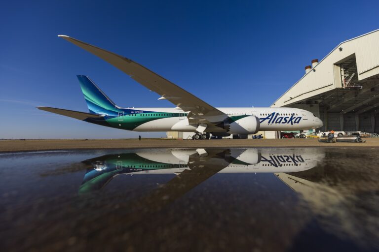 Alaska Airlines places its largest-ever aircraft order with Boeing