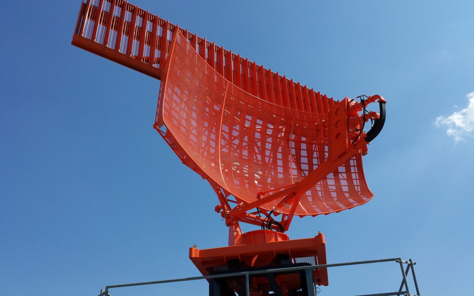FAA selects RTX, Indra to replace 612 aging ATC radars