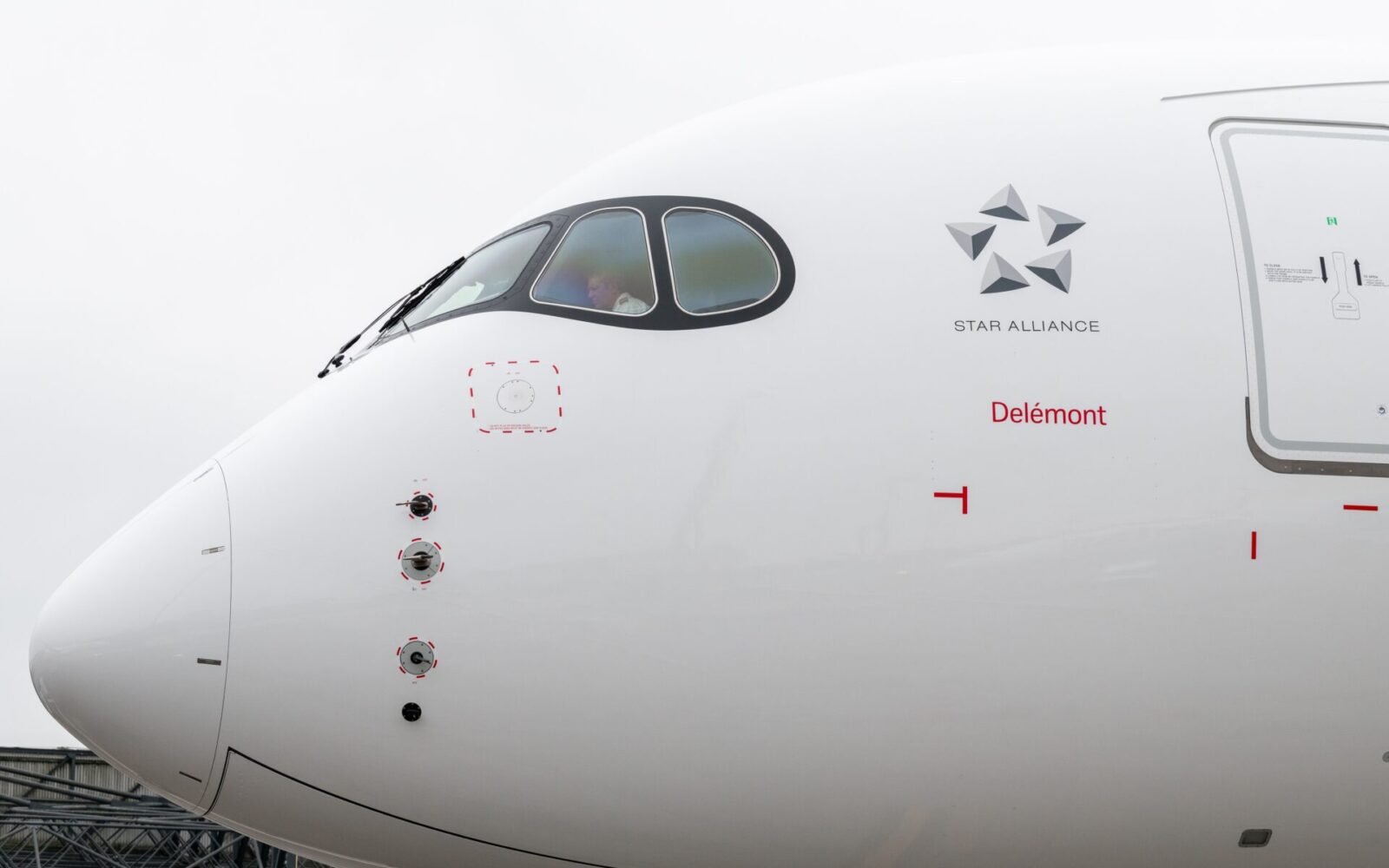 SWISS takes delivery of second A350-900 in classic livery