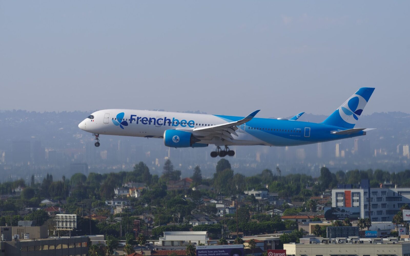 French bee pilots file strike notice over salaries