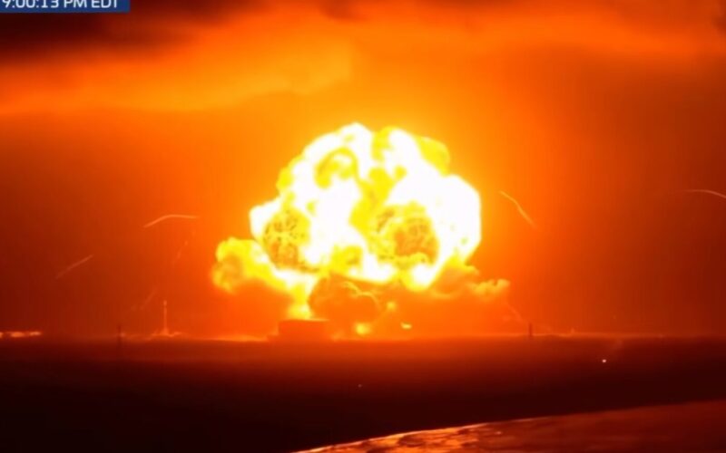 Blue Origin New Glenn explodes during test