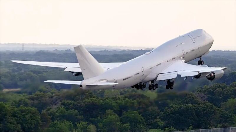 Qatar 747-8 gets new Air Force One livery