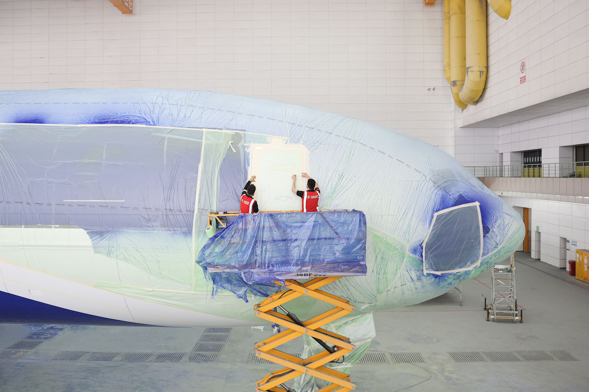 Pictures show Turkish Boeing 777 being painted in Indigo livery - AeroTime