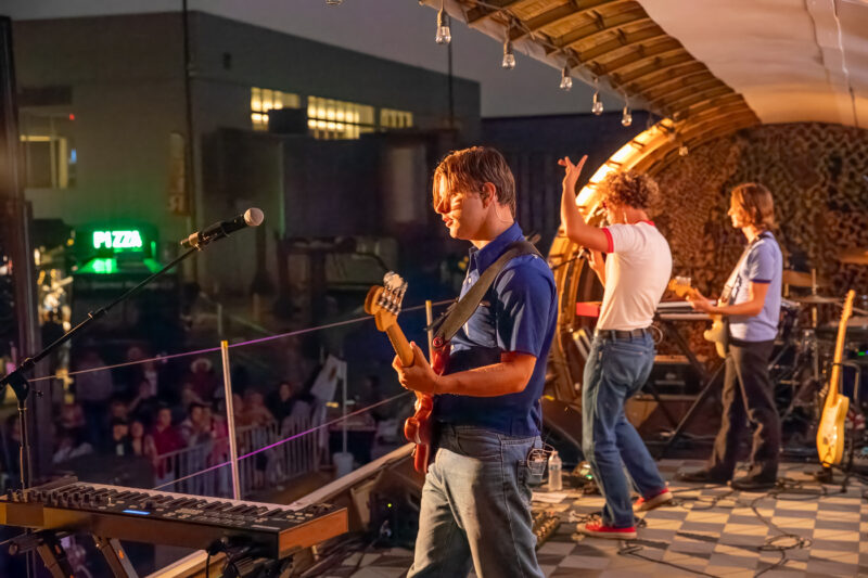 B737-800 became a concert stage - AeroTime