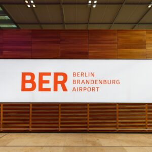 Two Emirates A380s divert away from LHR due to bad weather - AeroTime