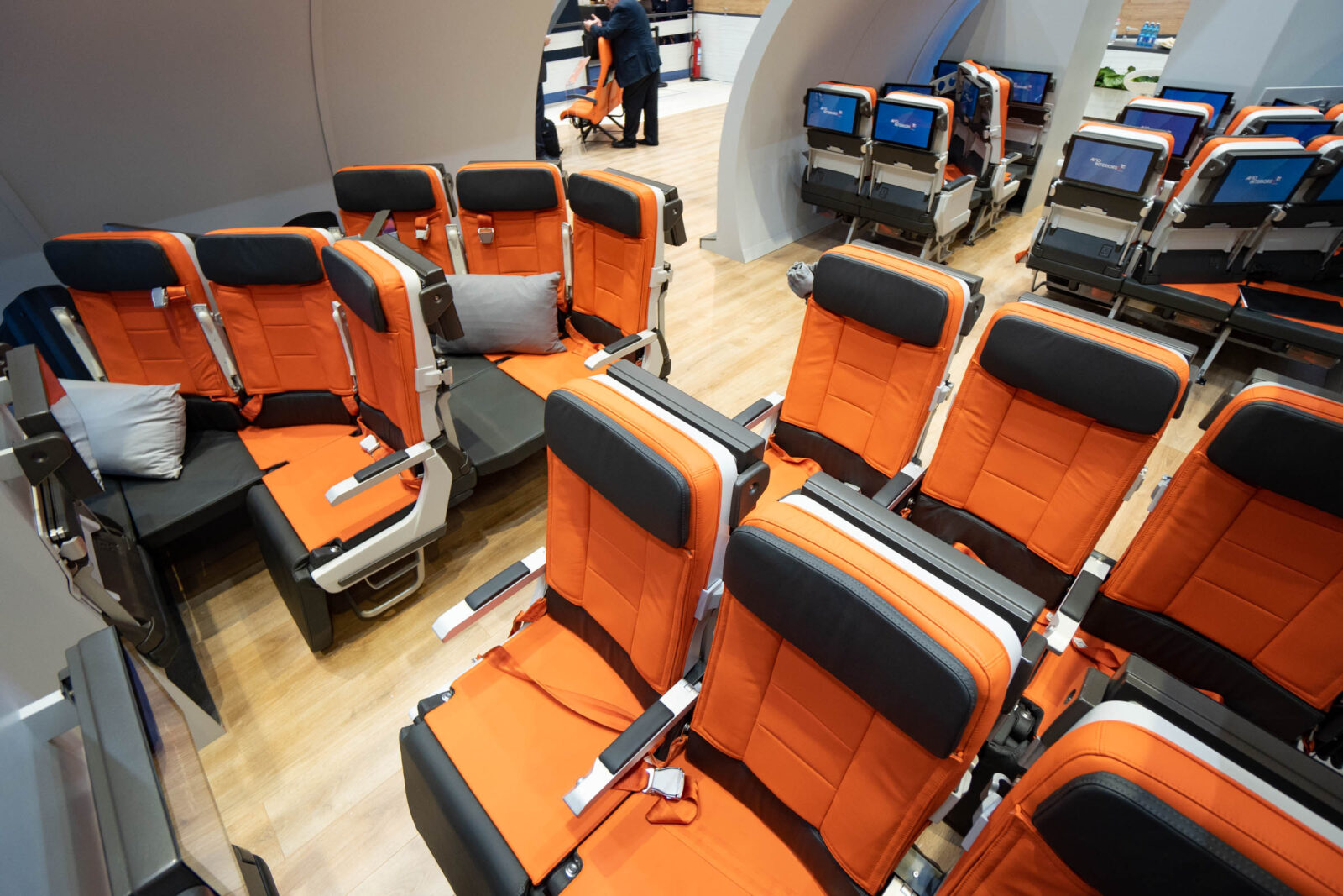 Top trends driving aircraft seat designs - AeroTime