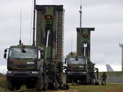 Airbus unveils details of new heavy loyal wingman drone concept for ...