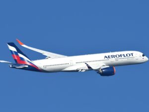 Airbus A320 engine failure causes huge bang and leaves trail of flames ...