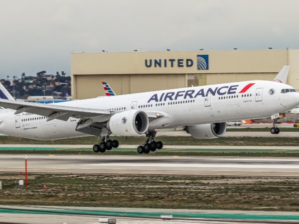 FAA tackles accidental Boeing 737 emergency slide deployment - AeroTime