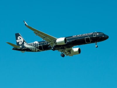 Airbus A320 engine failure causes huge bang and leaves trail of flames ...