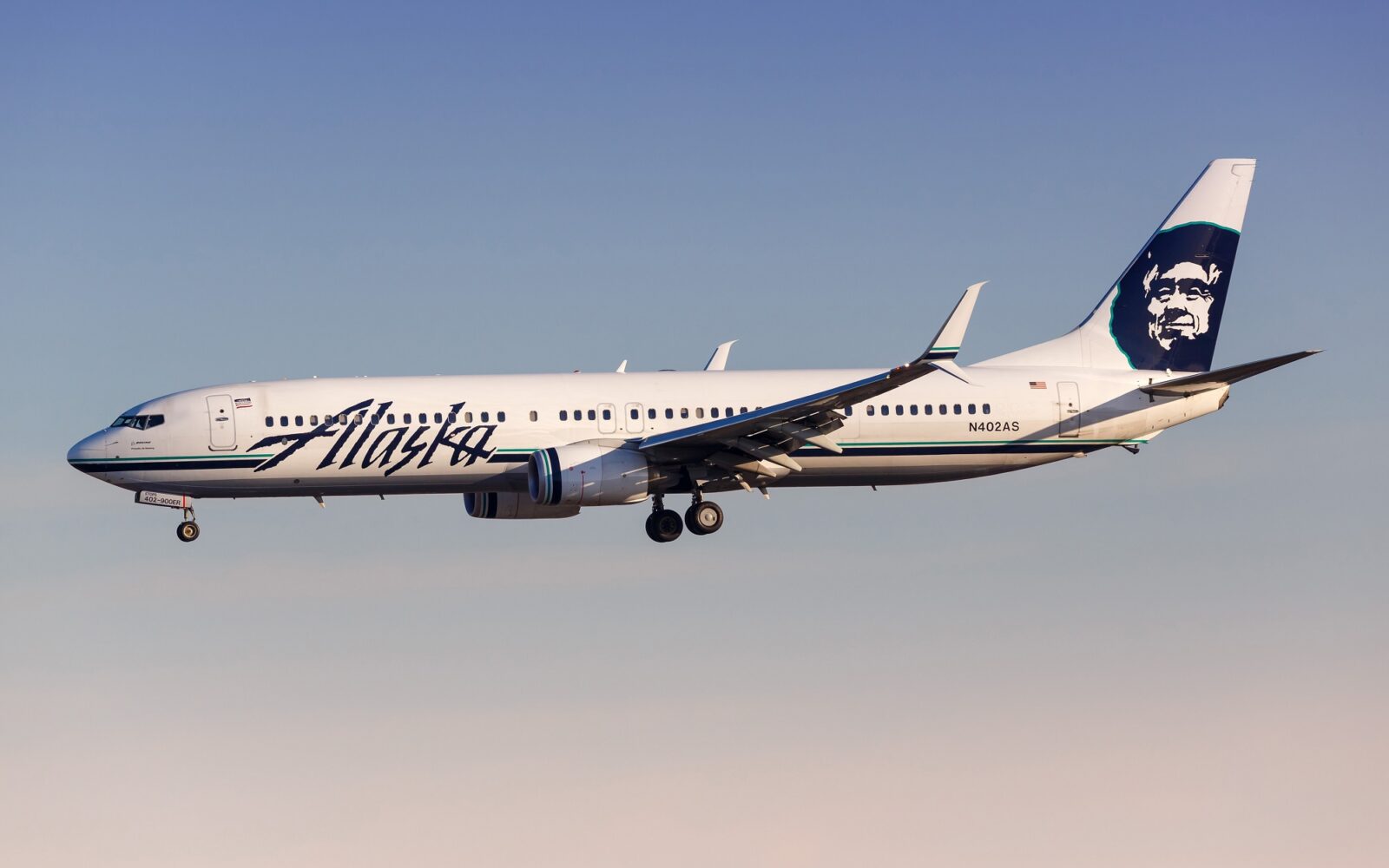 Alaska Airlines flight attendants secure new contract