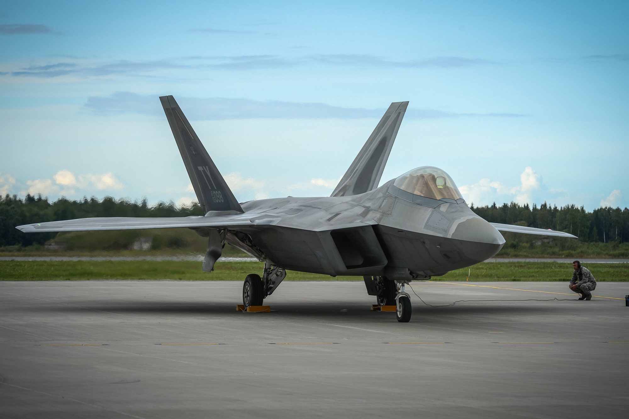 US Air Force deploys F-22 Raptors to Estonia - AeroTime