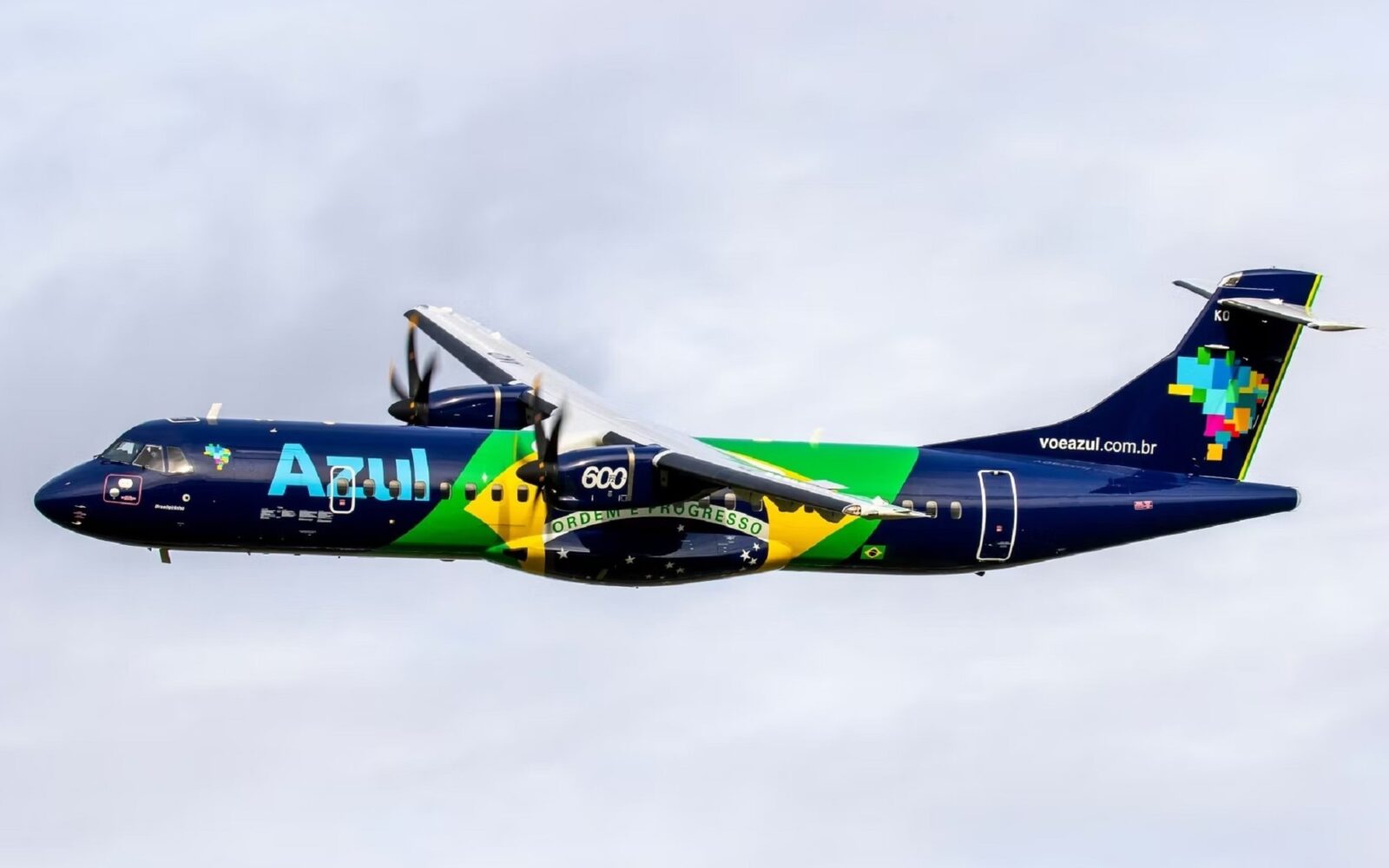 Special edition Azul ATR suffers tailstrike landing: video
