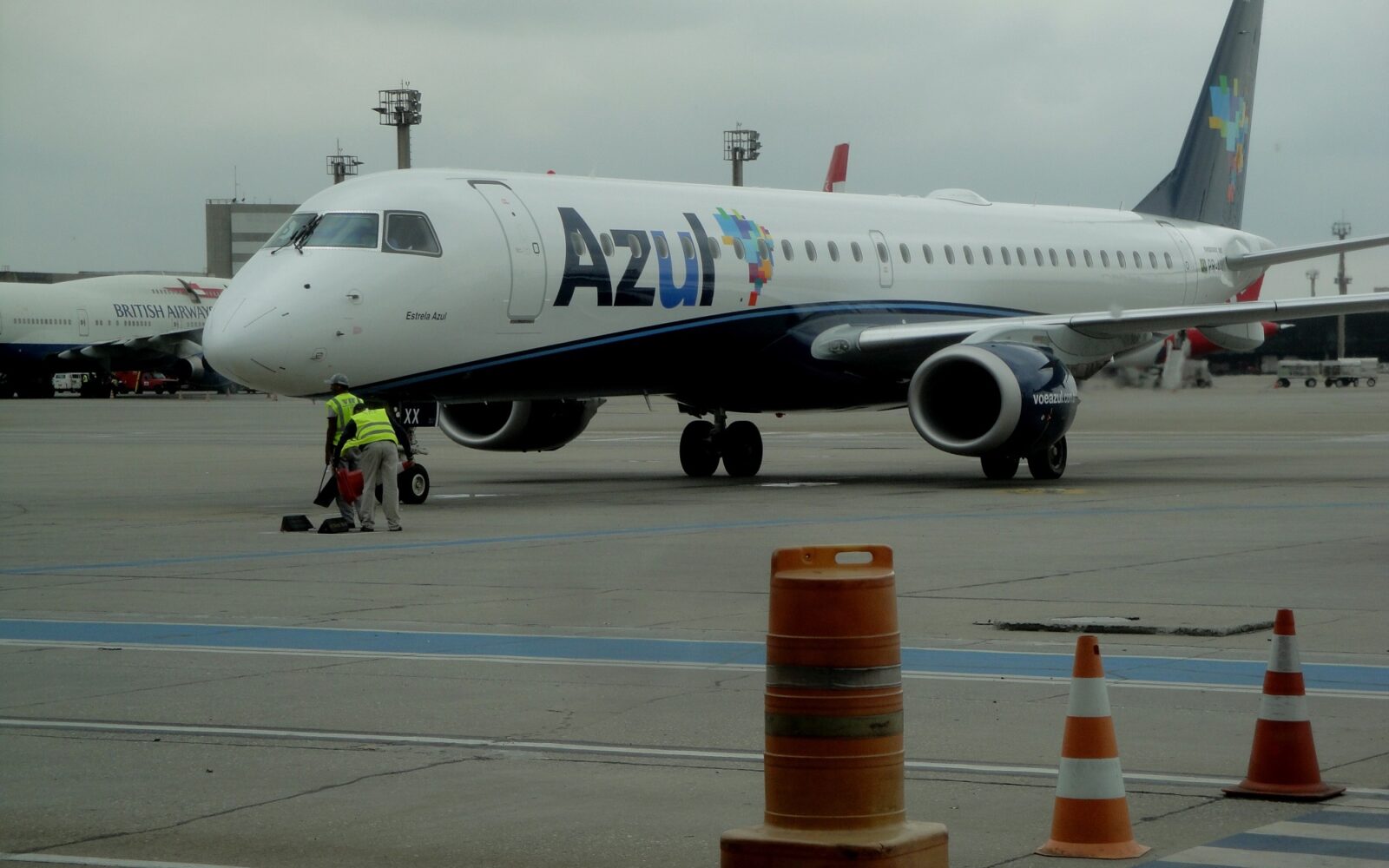 Azul aircraft takes off just meters from runway end: video