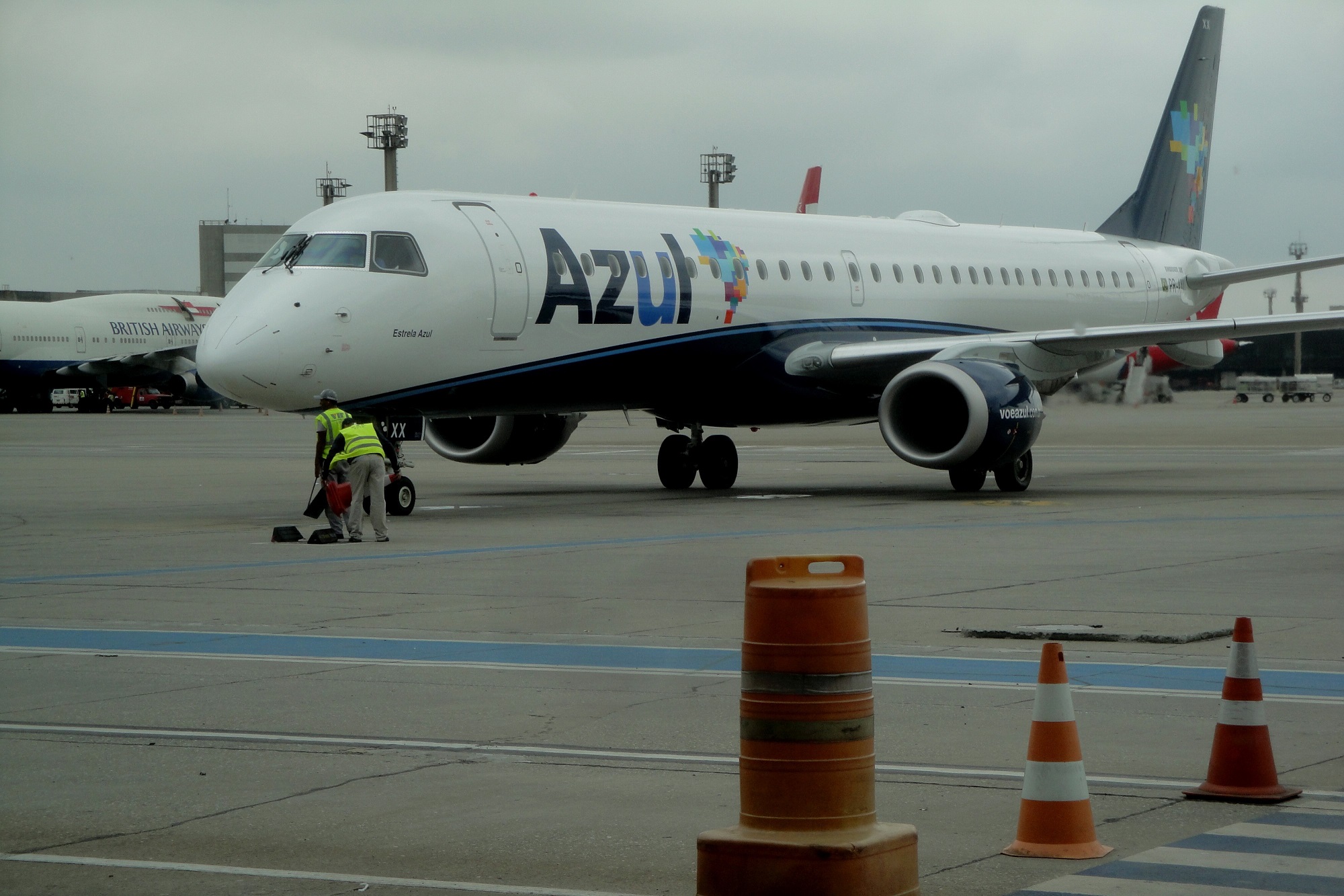 Azul aircraft takes off just meters from runway end: video