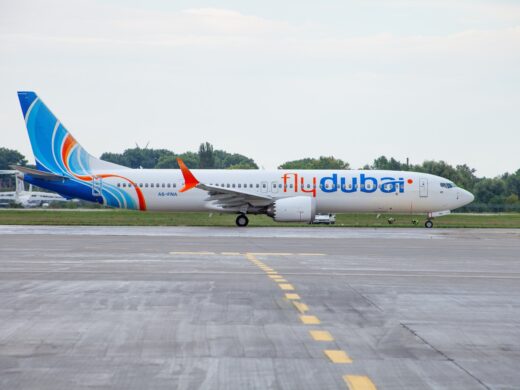 PAX opened aircraft hatch and jumped off wing to escape cops