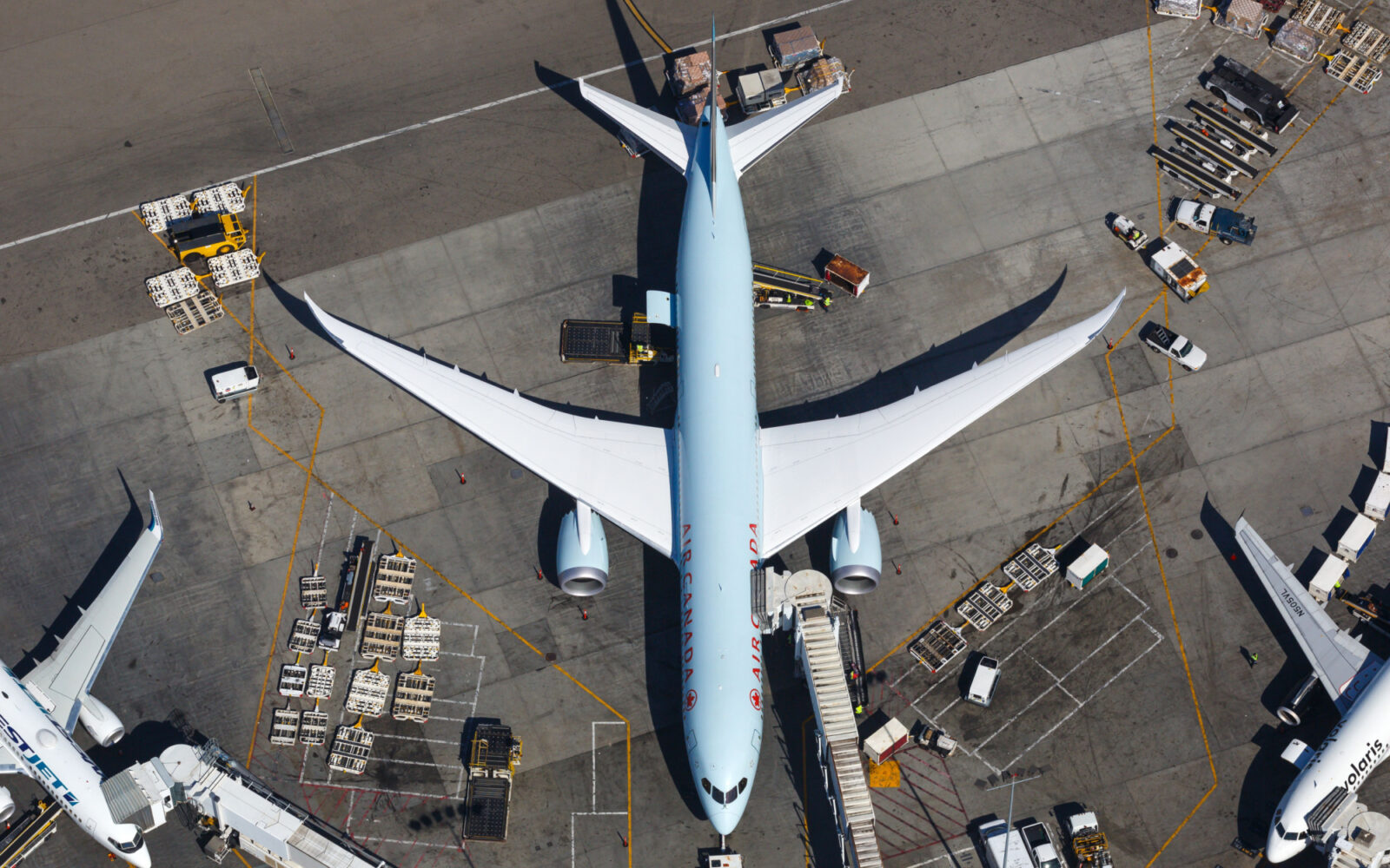 Explore the features and specifications of the Boeing 787-9