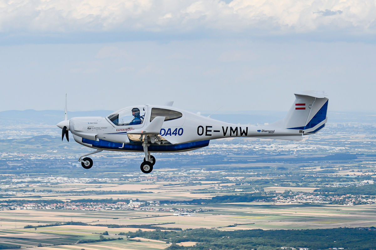 Diamond’s all-electric eDA40 completes maiden flight - AeroTime