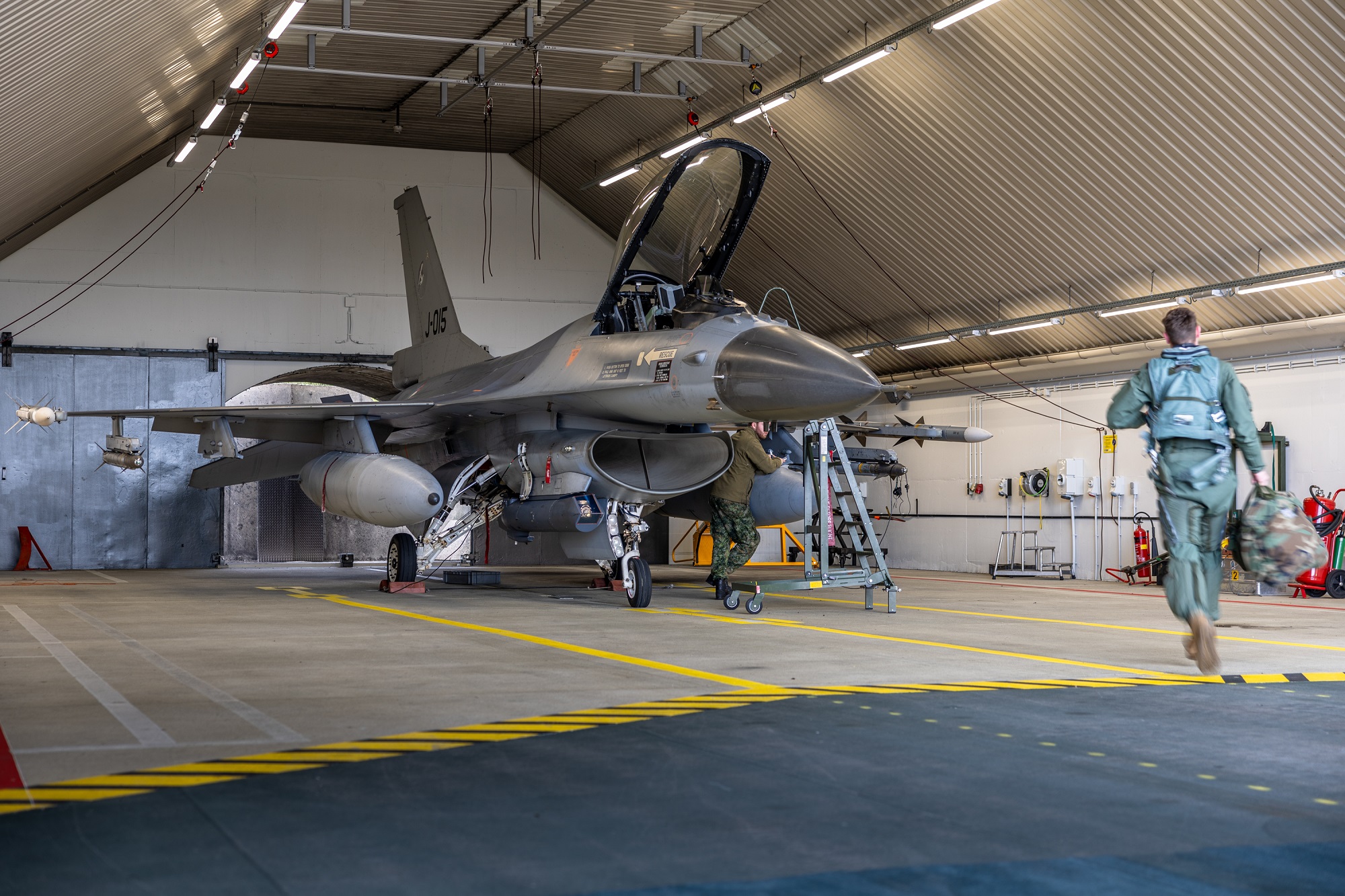 Dutch F-35s take over QRA duties from F-16s
