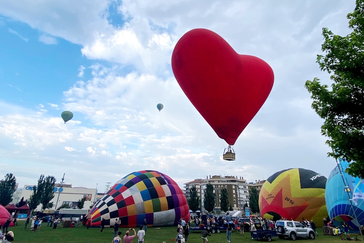 European Balloon Festival fills the skies near Barcelona - AeroTime