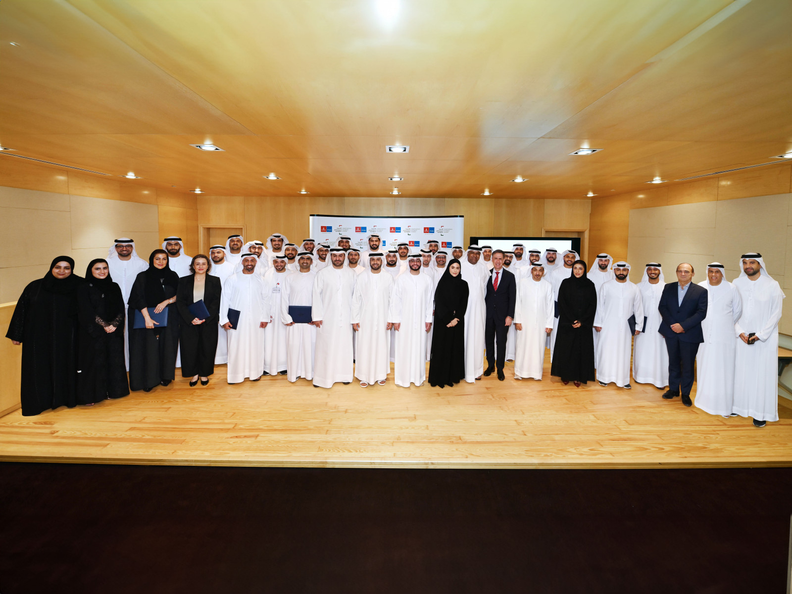 The first students complete Emirates’ leadership training