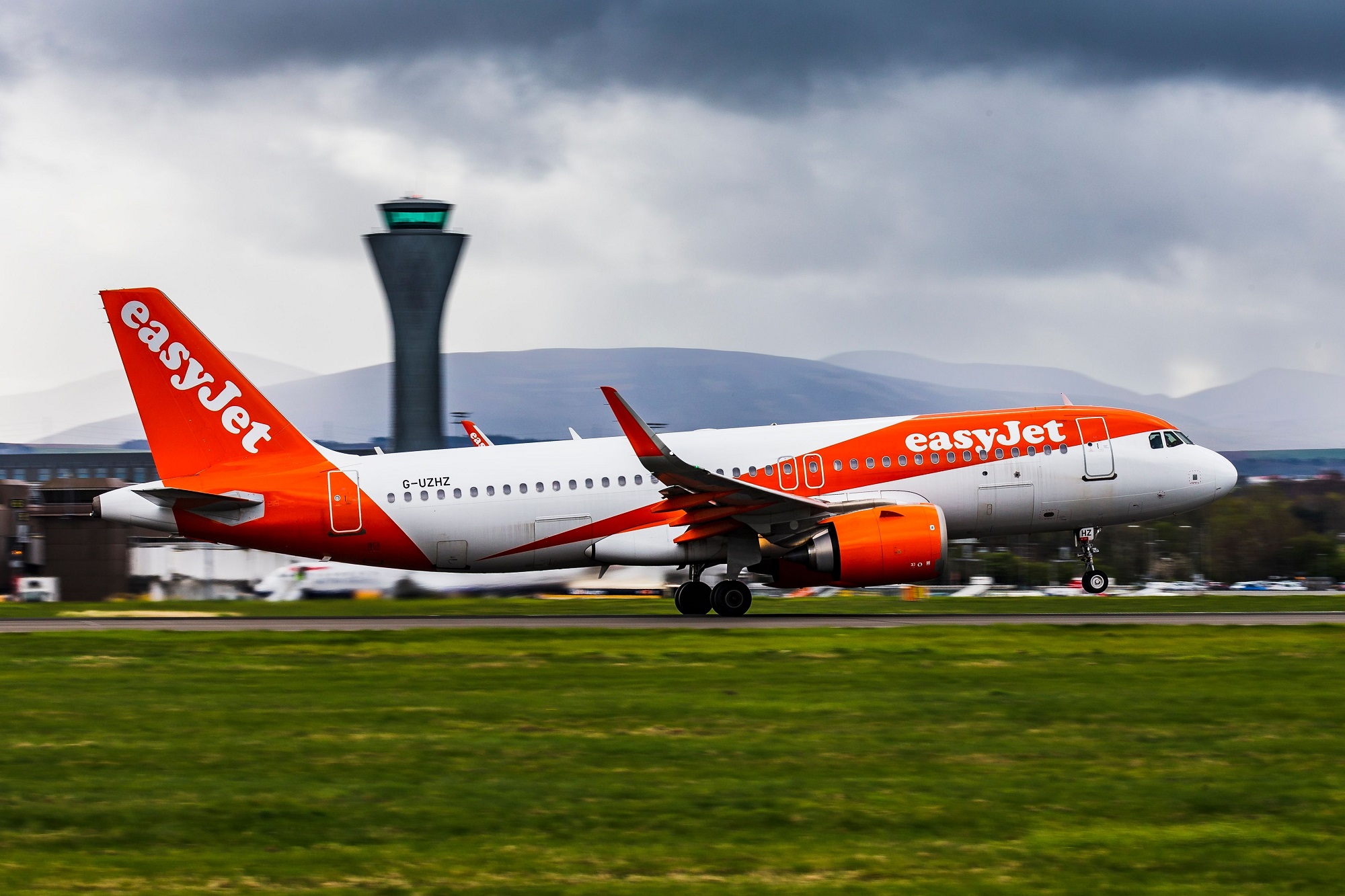 easyJet tests new paint that saves fuel, cuts emissions