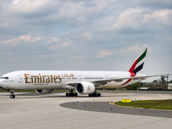 Emirates runs a ground test of a GE90 engine with 100% SAF - AeroTime