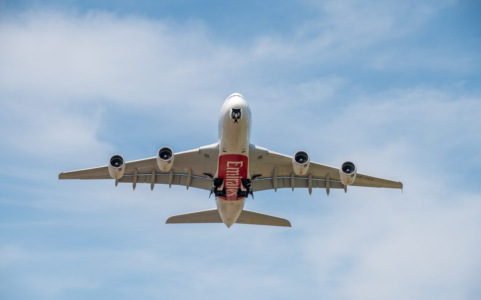 Emirates: Airbus sent engineers to deal with A380 wing spar cracks ...