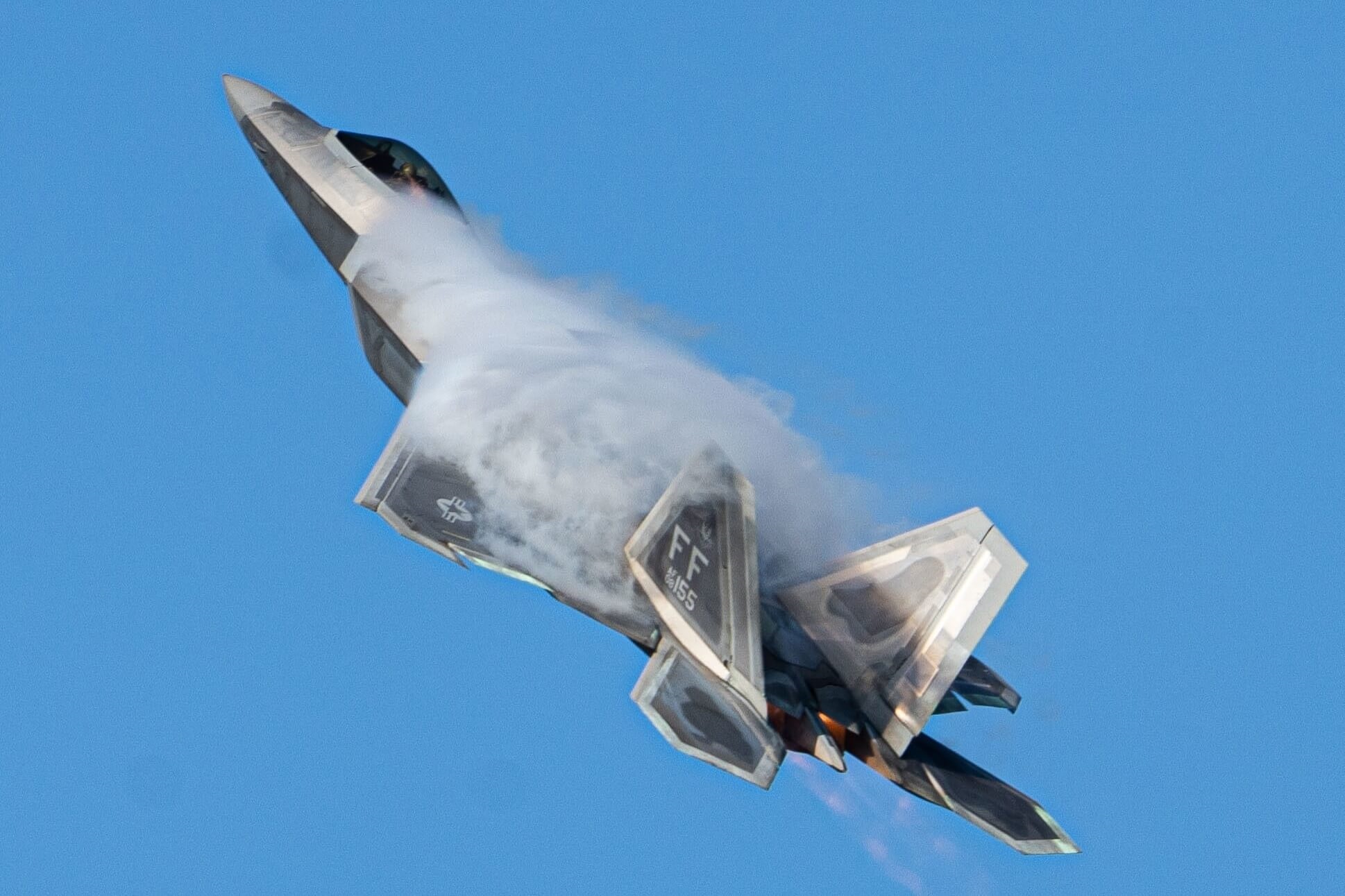 F-22 Raptor fighter jet bursts suspected Chinese spy balloon - AeroTime