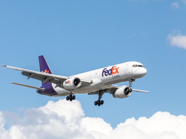 Chapman Freeborn transports 6 helicopters on Boeing 747