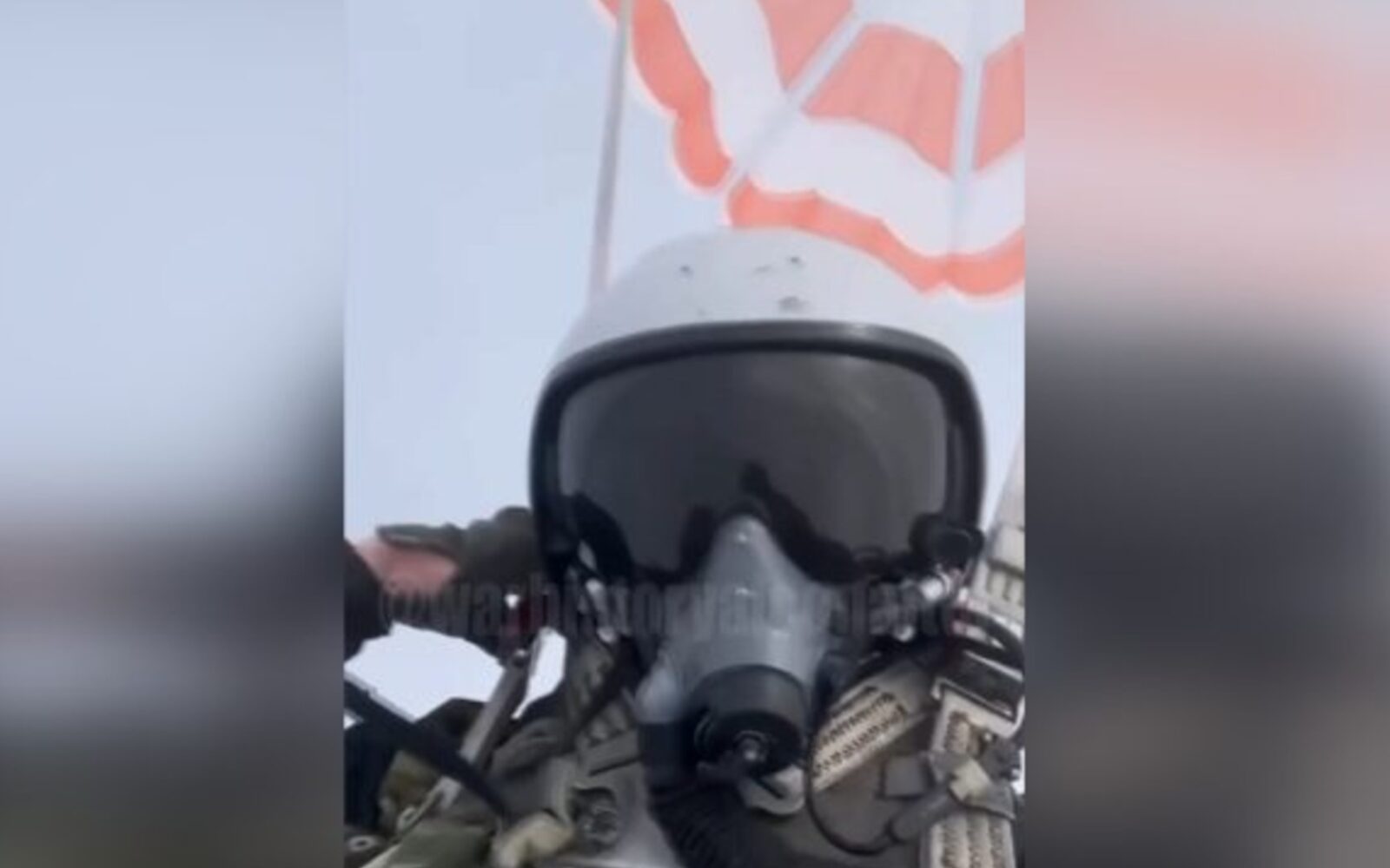 Russian pilot films fighter jet crashing down: video