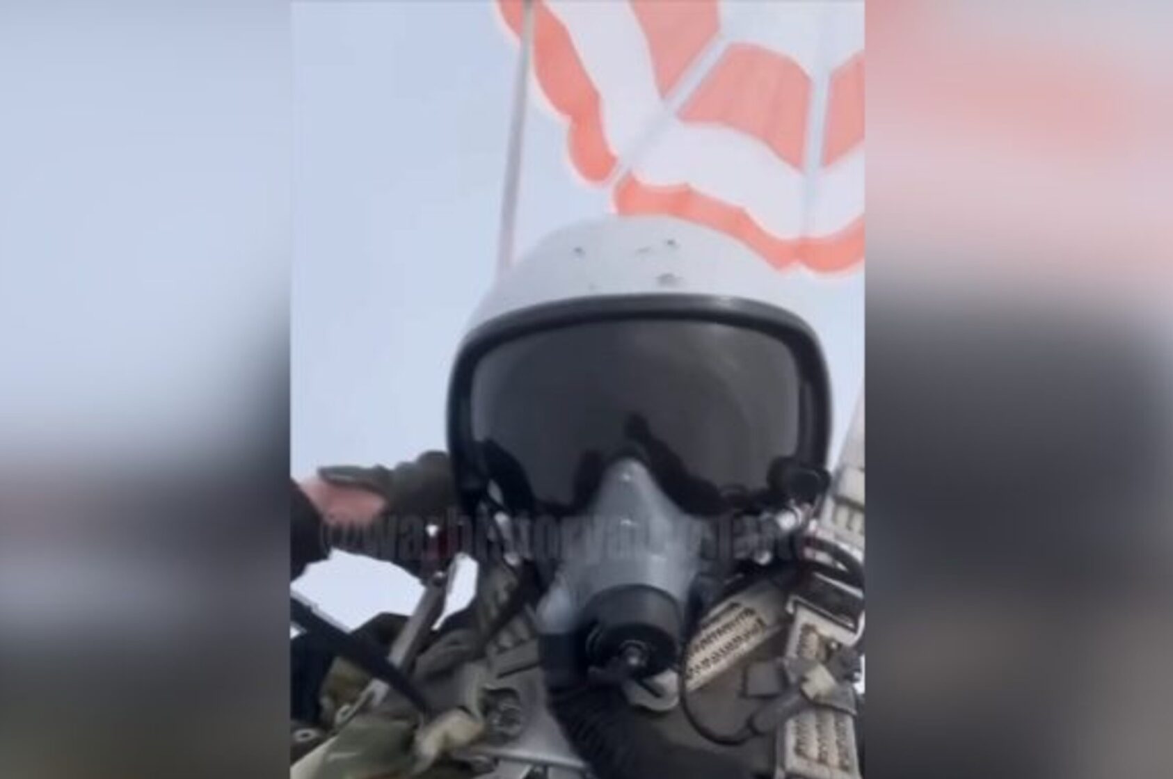 Russian pilot films fighter jet crashing down: video