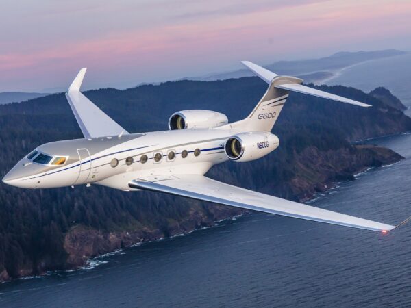 Embraer’s Phenom 300 series is ‘world’s best-selling light jet’ - AeroTime
