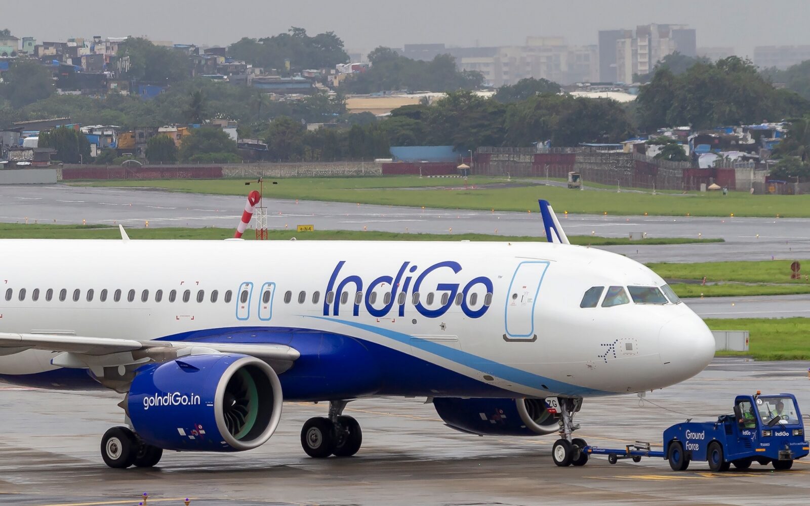 IndiGo Airbus A320neo misses taxiway in Delhi - AeroTime