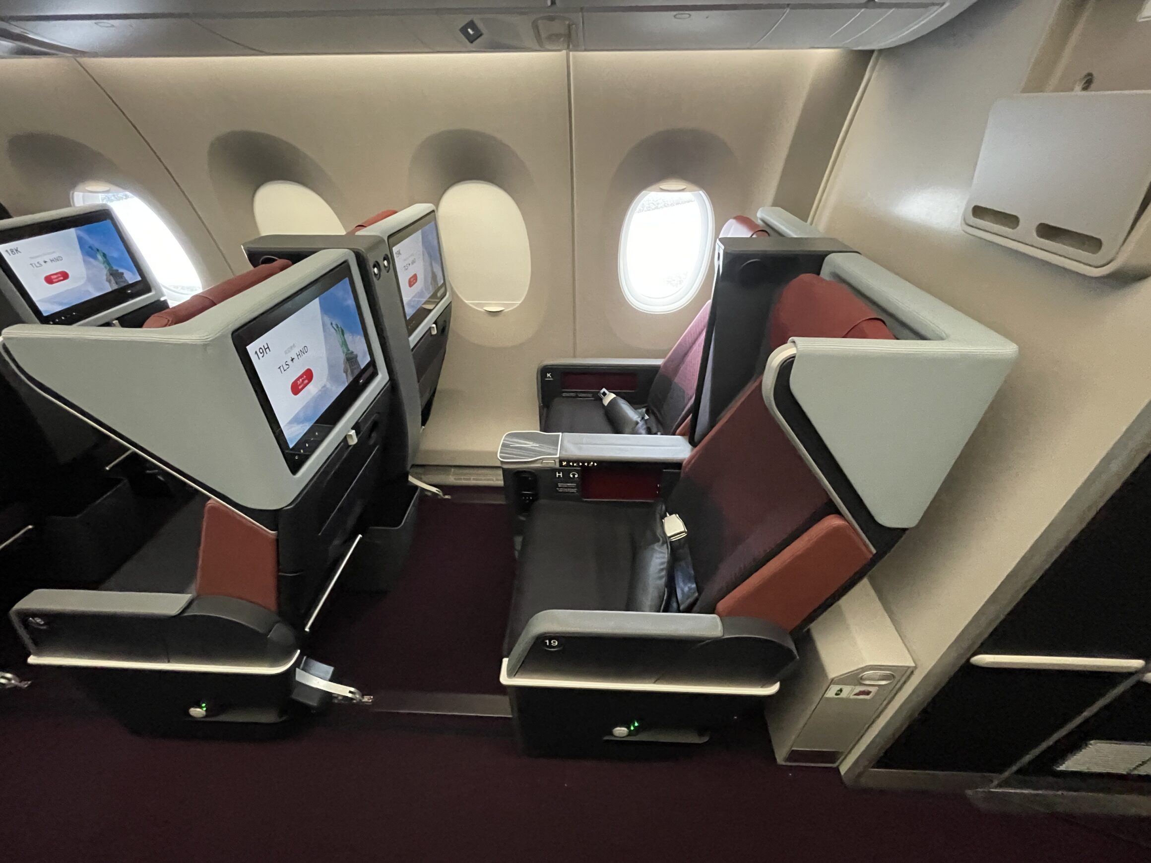 UPDATED – Front row view of Japan Airlines’ first Airbus A350-1000 ...