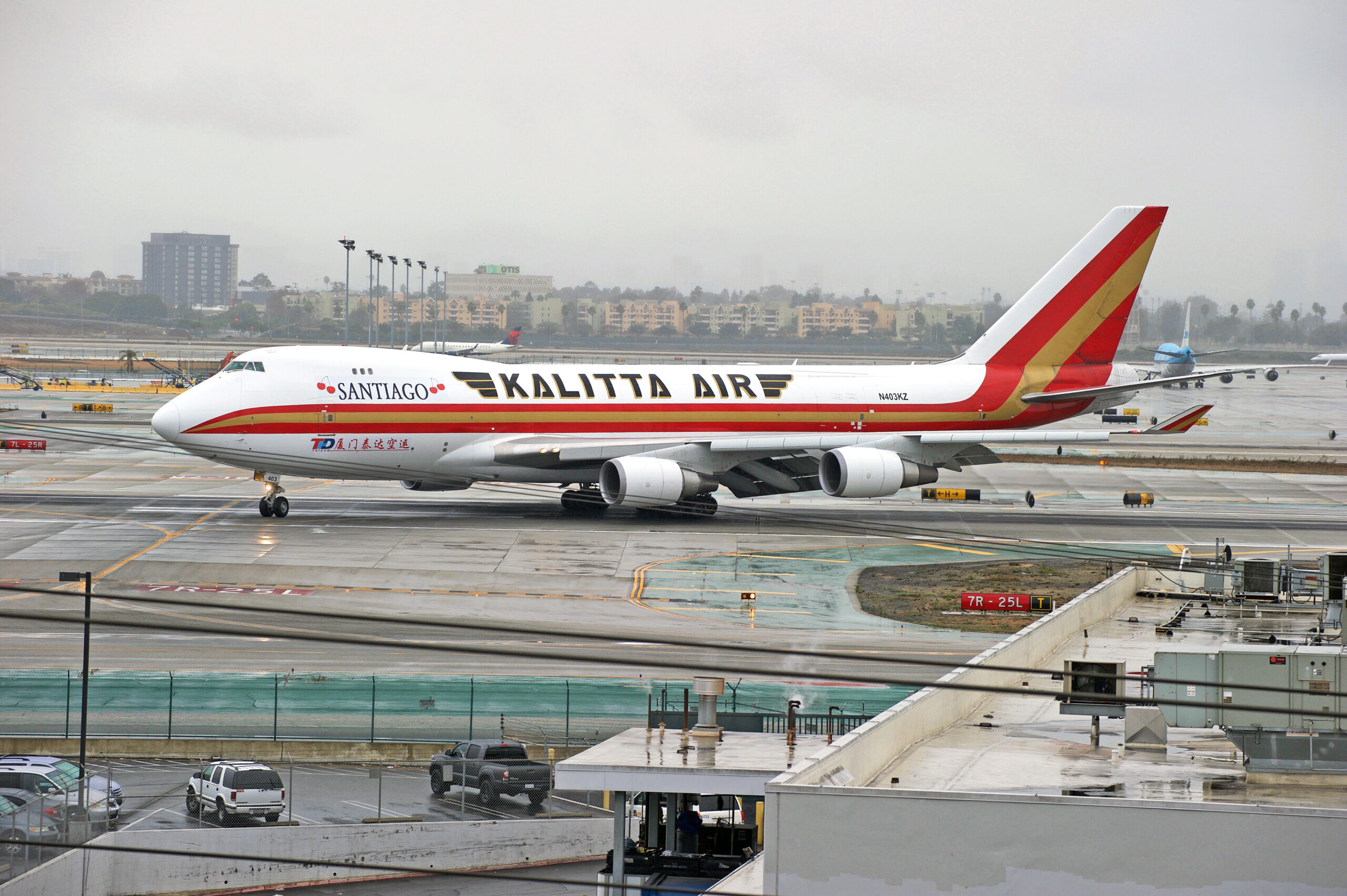 Kalitta Boeing 747 Drifts Away From The Runway Upon Landing AeroTime