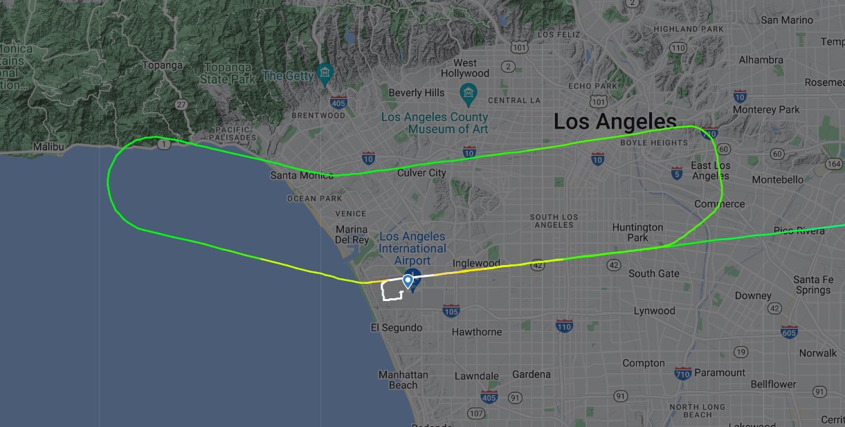 Lufthansa Boeing 747-8 makes heavy landing in LA: video