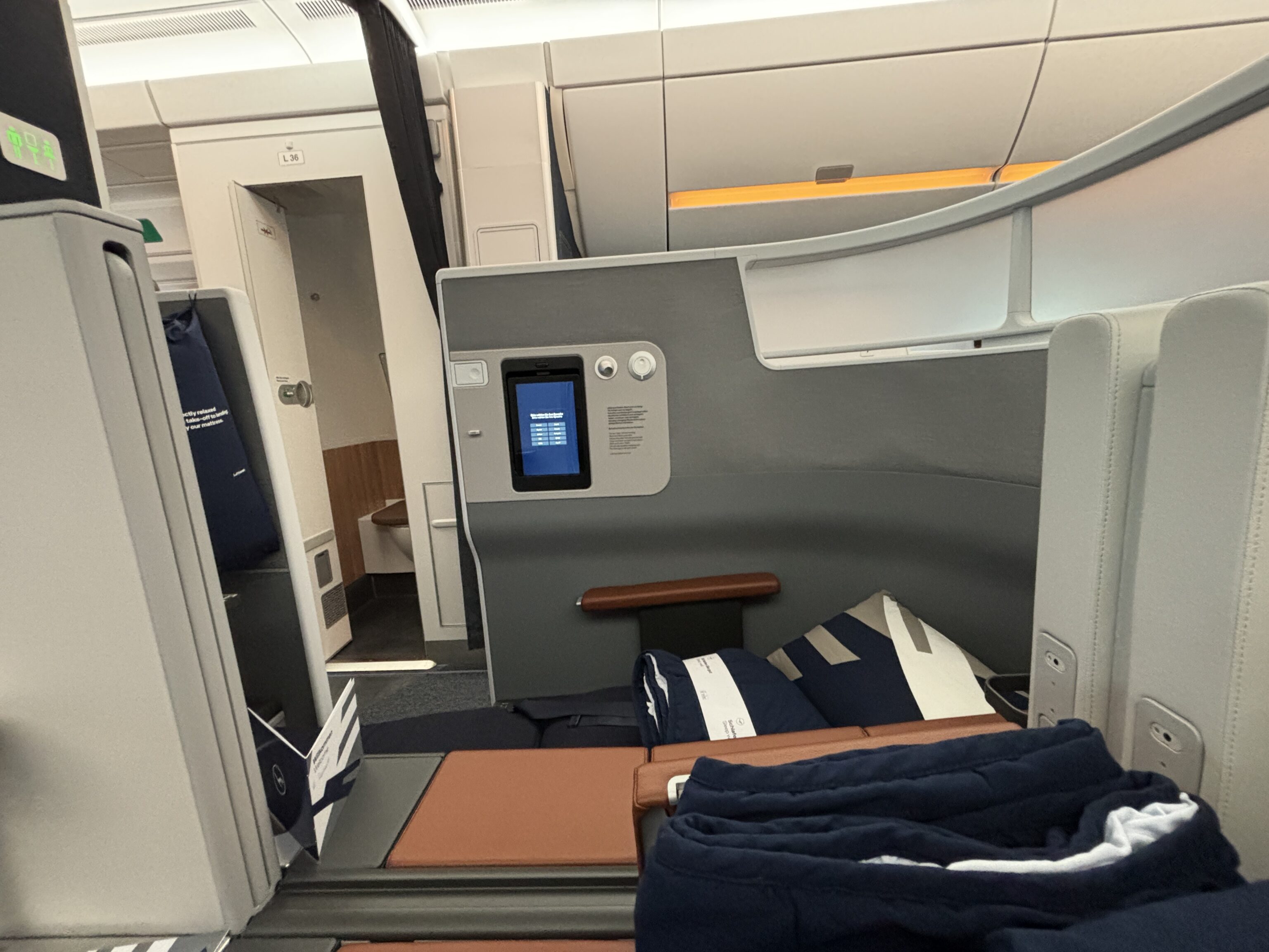 Lufthansa showcases its new Allegris cabin on Airbus A350 - AeroTime