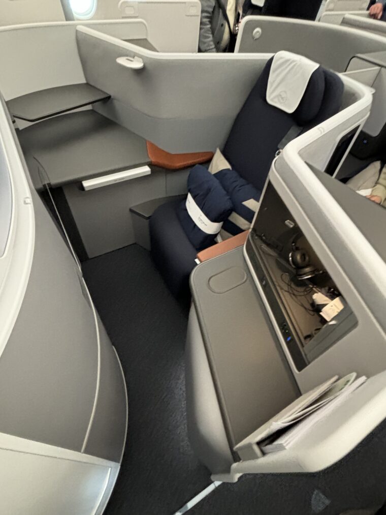 Lufthansa showcases its new Allegris cabin on Airbus A350 - AeroTime
