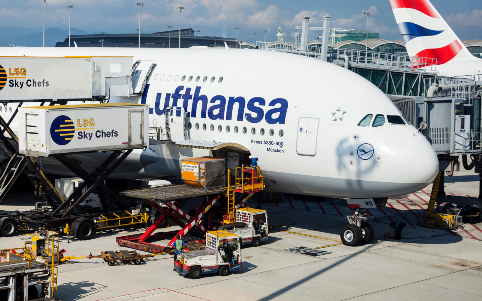 Lufthansa Airlines: its routes, services and, fleet