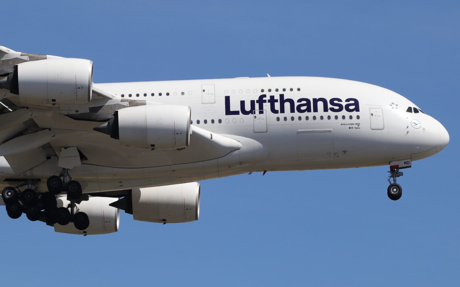 Lufthansa Airbus A380 lands in Manila for heavy maintenance - AeroTime