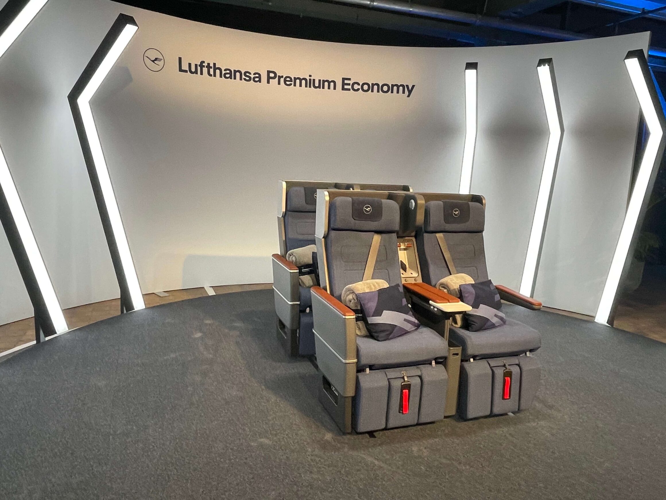 Lufthansa unveils new Allegris long-haul cabin product - AeroTime
