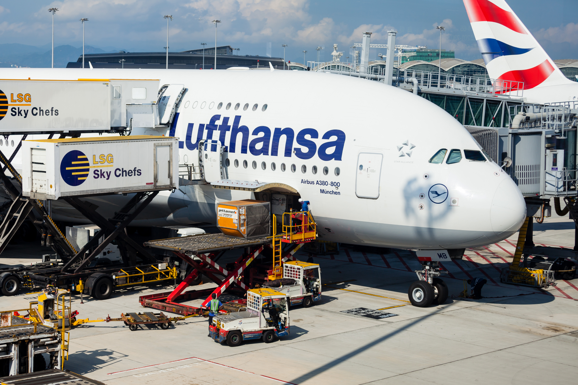 Lufthansa Airlines: its routes, services and, fleet