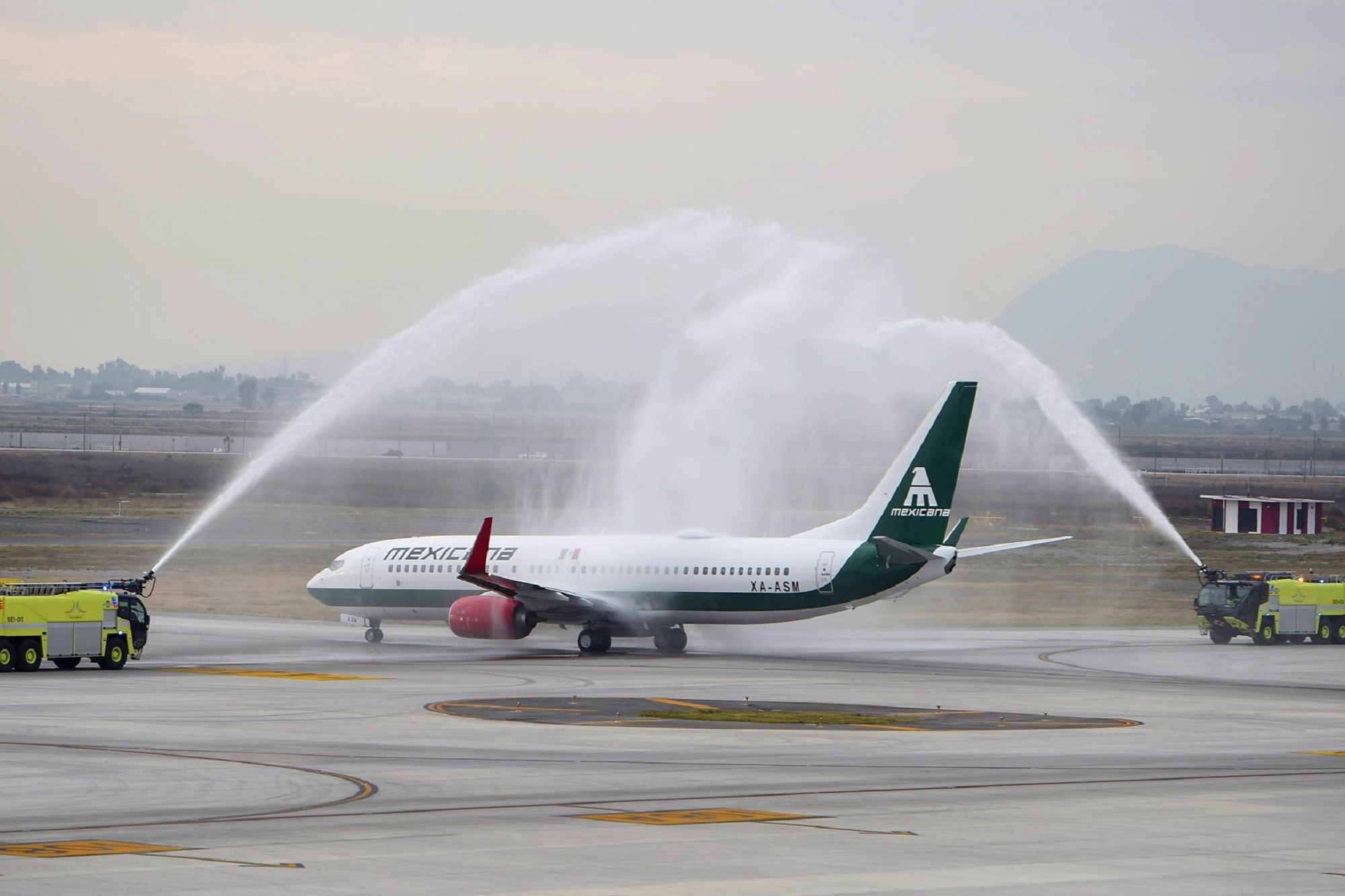 Mexicana completes inaugural flight despite small blip