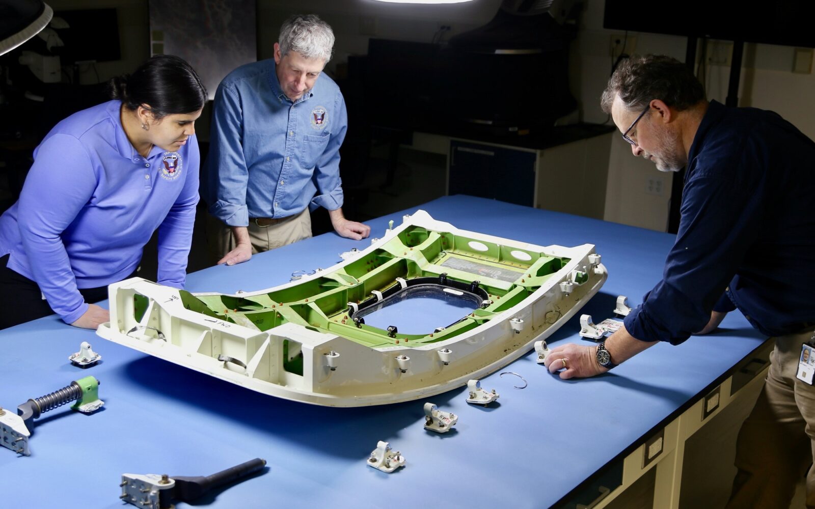 Photo shows bolts missing from plug door at Boeing factory