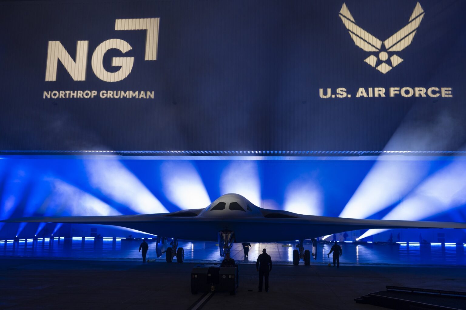 Northrop Grumman unveils the B-21 Raider, the future USAF strategic ...