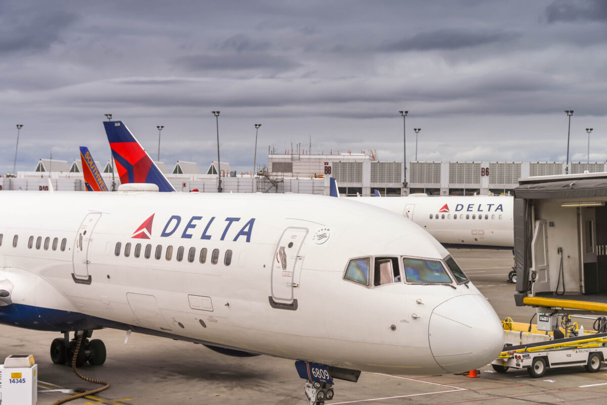 Delta aircraft clips wings with another jet in Atlanta - AeroTime