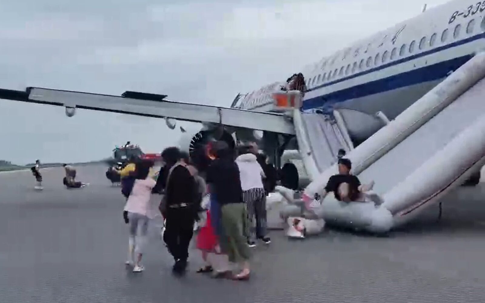 Air China pax evacuate A320neo after engine fire: video - AeroTime