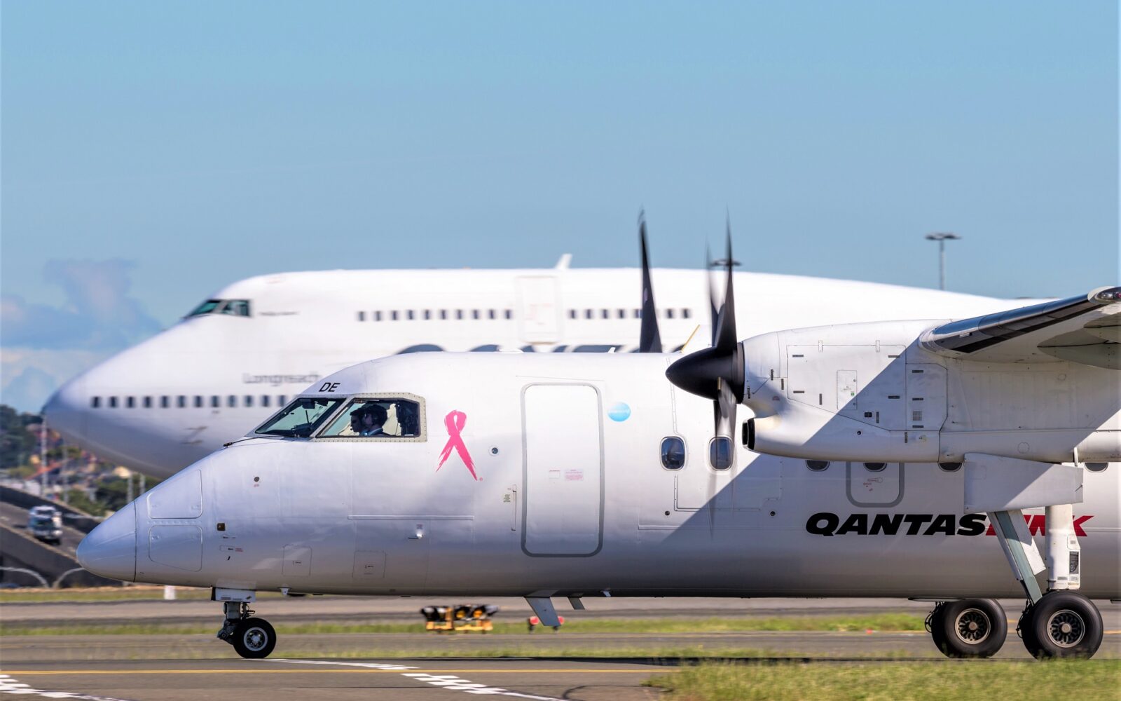 Qantas Dash 8 returns to Sydney due to landing gear fault - AeroTime