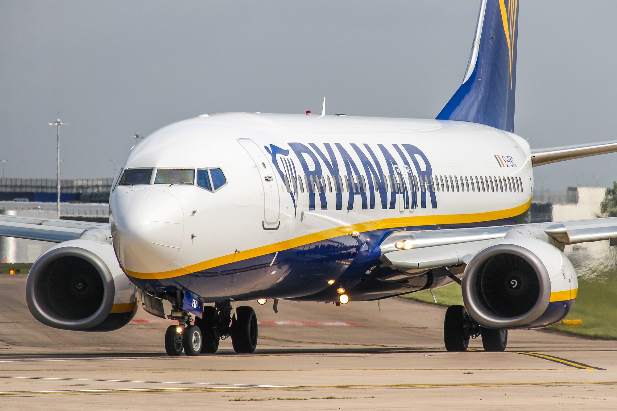 Wheel of a Ryanair jet catches fire after landing